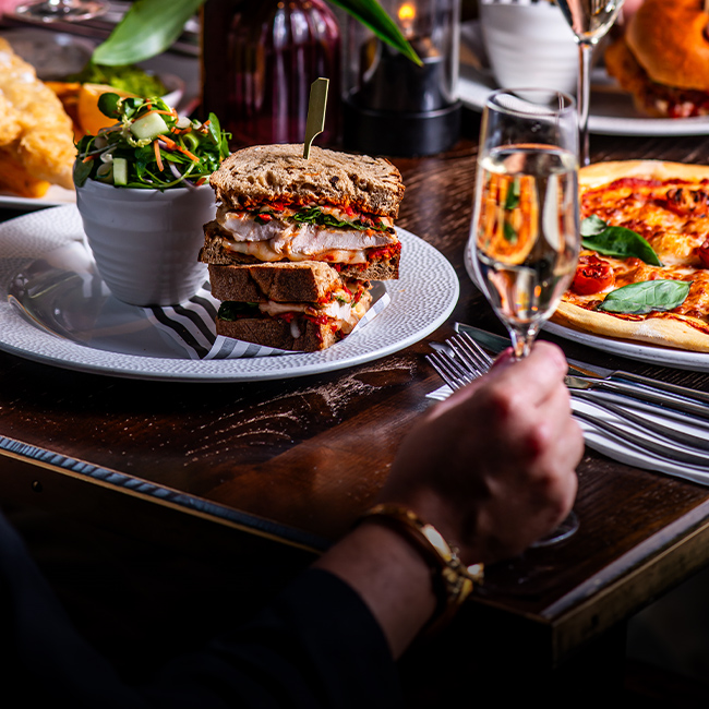 Country Pub in Beaconsfield | The Royal Saracens Head